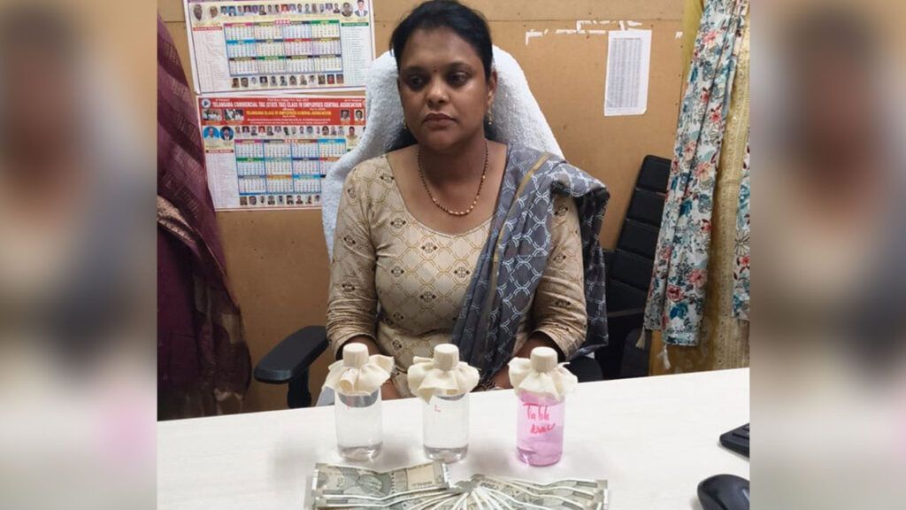 ACB Trap | ఏసీబీకి చిక్కిన డిప్యూటీ స్టేట్ ట్యాక్స్ ఆఫీసర్ - aksharatoday.in